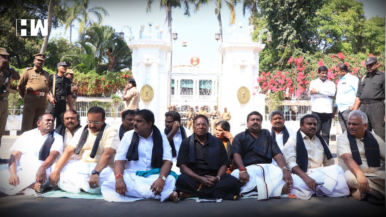 Puducherry CM, ministers’ dharna outside Raj Nivas enters 2nd day - HW ...