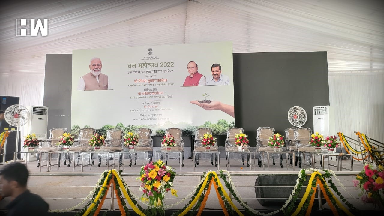 Delhi Police 'Forcibly' Put PM Modi's Banners At State Govt Event ...