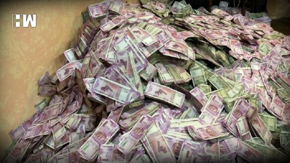 UP: Four Officers Suspended After Rs 42 Lakh Notes Melt In PNB Currency ...
