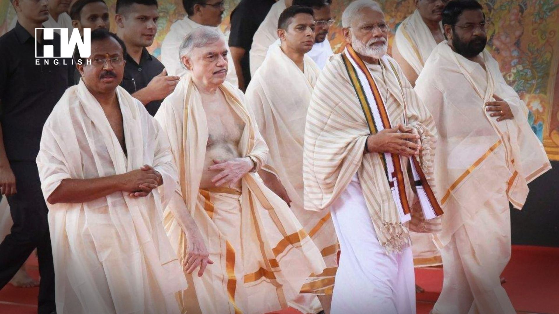 PM Modi Prays At Guruvayur Krishna Temple In Kerala - HW News English