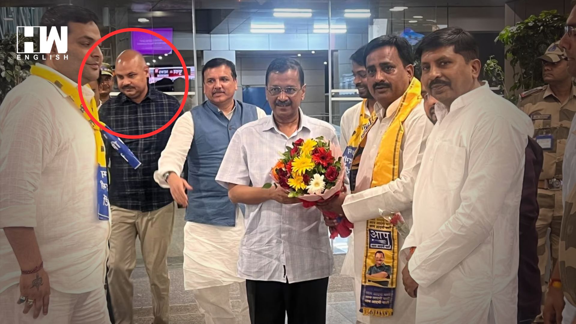 Bibhav Kumar, Alleged To Assault Swati Maliwal, Spotted With Arvind Kejriwal - HW News English