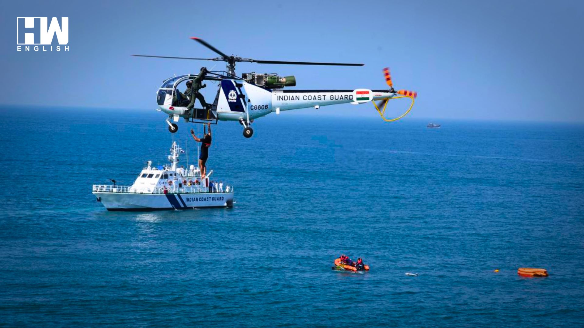 Coast Guard Helicopter Crash In Arabian Sea: 3 Missing - HW News English