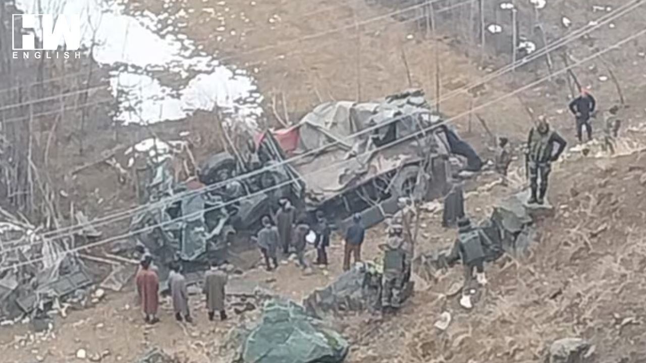 Jammu and Kashmir: 2 soldiers Killed After Army Truck Rolls Downhill - HW News English