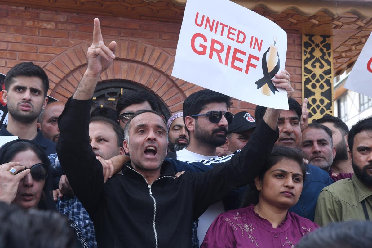 Security Near Tourist Spots Increased Post - Pahalgam Attacks - HW News ...