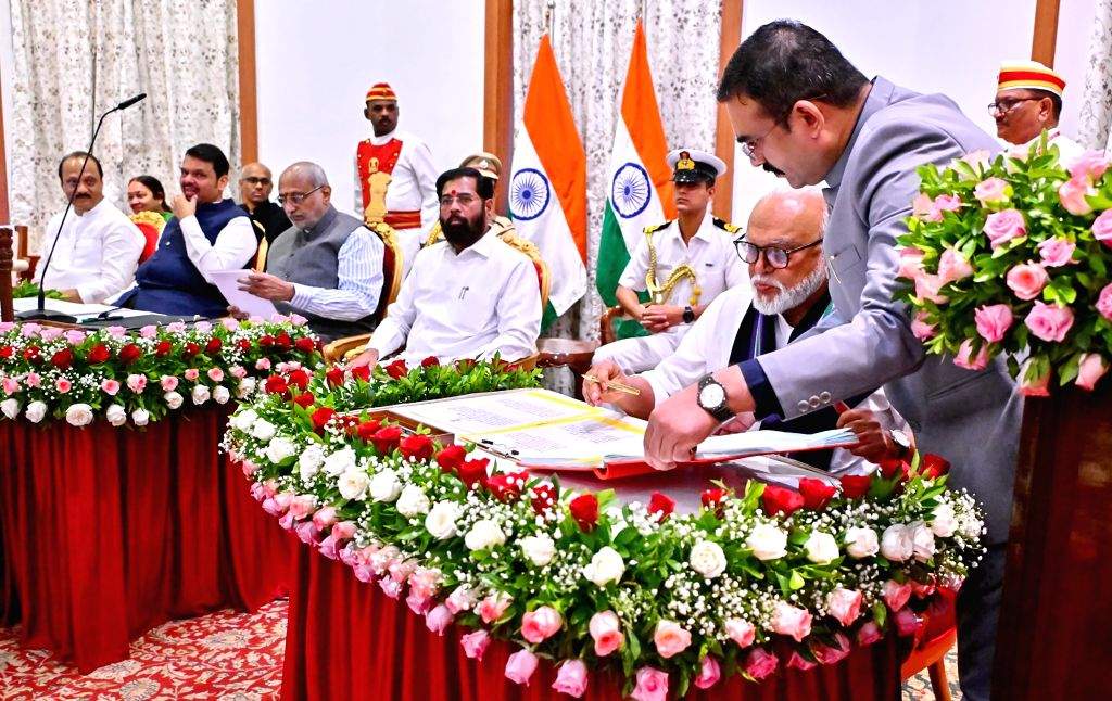 Maharashtra: NCP's Chhagan Bhujbal Sworn As Cabinet Minister - HW News English